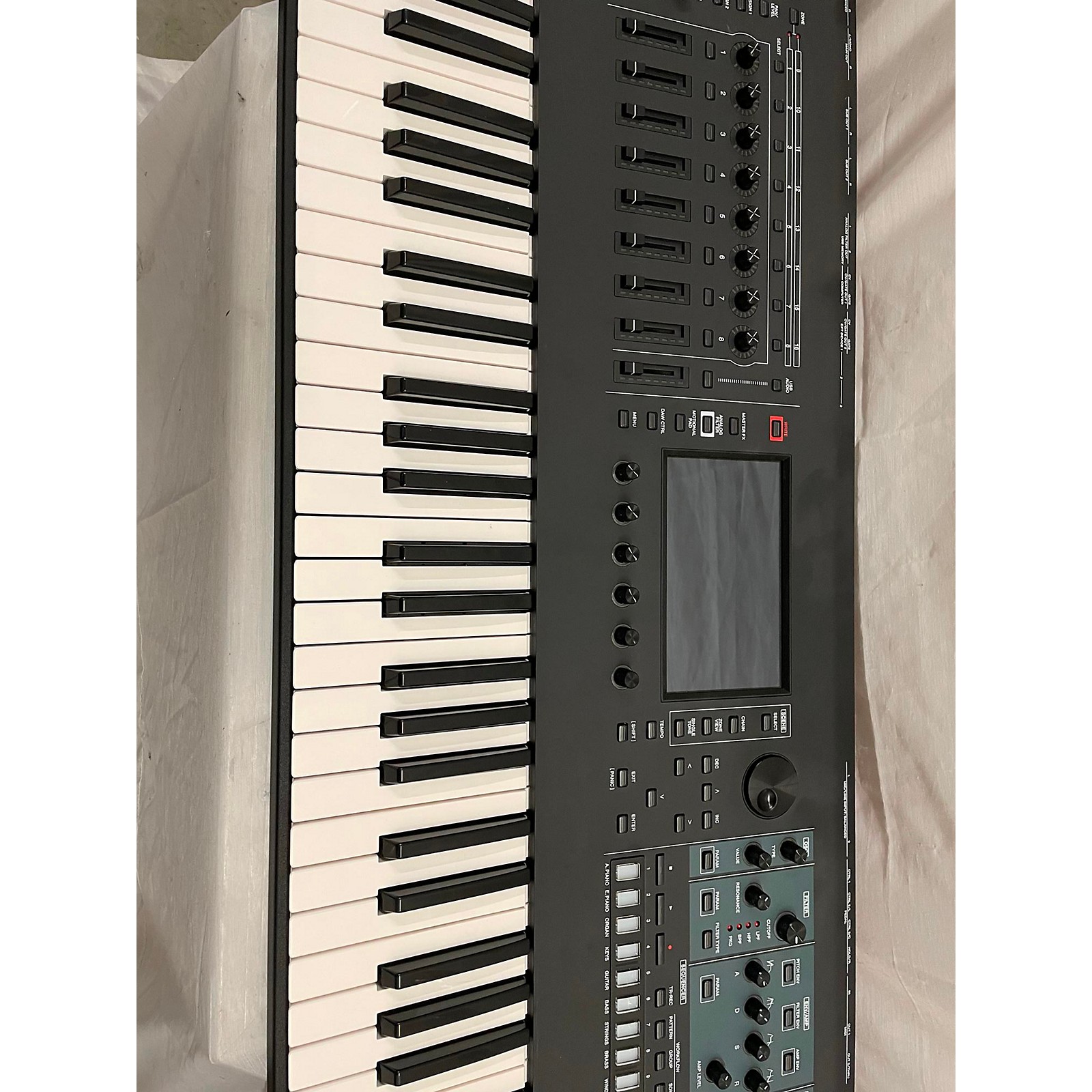 Used Roland Fantom 6 Keyboard Workstation | Guitar Center