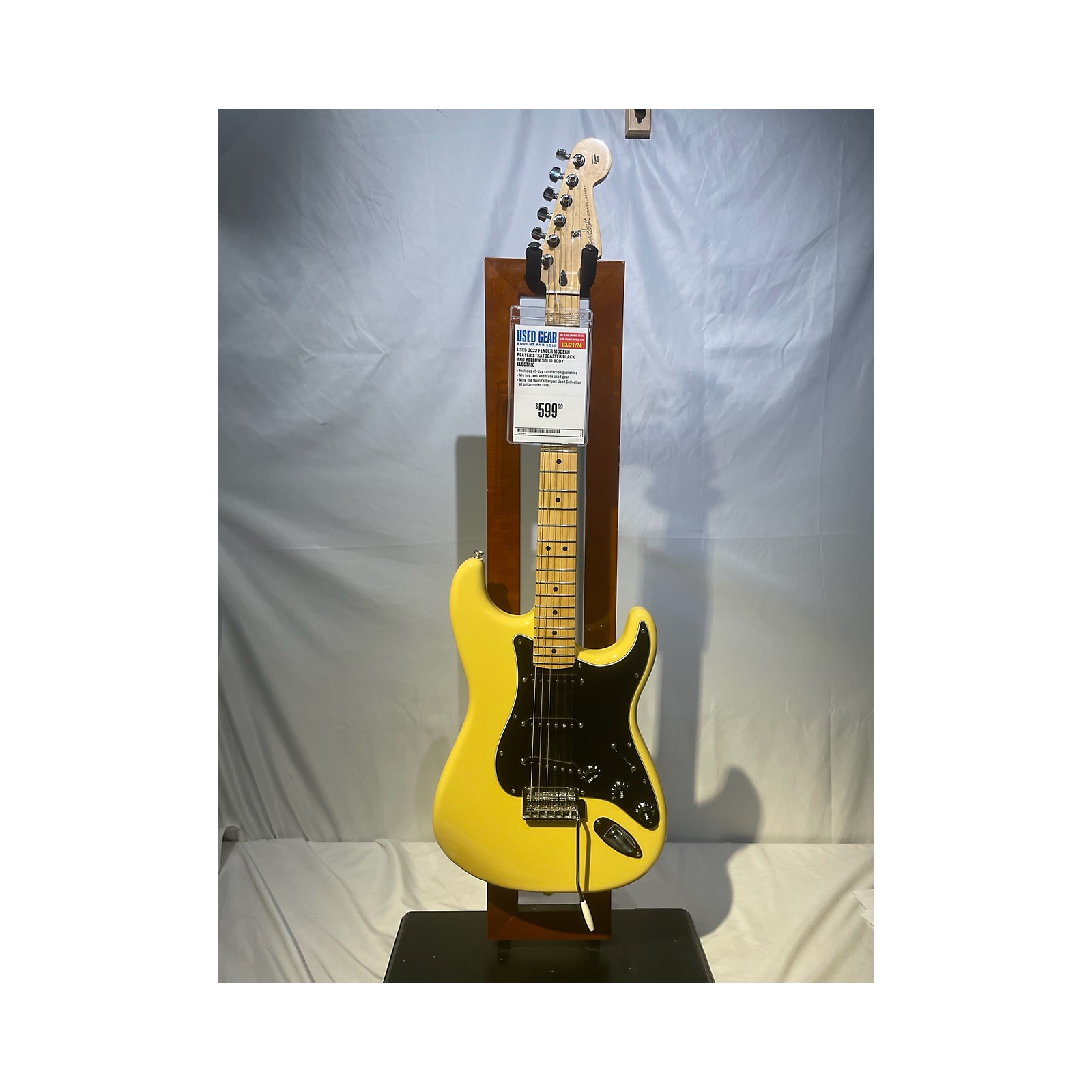 Used Fender 2022 Modern Player Stratocaster Solid Body Electric Guitar ...