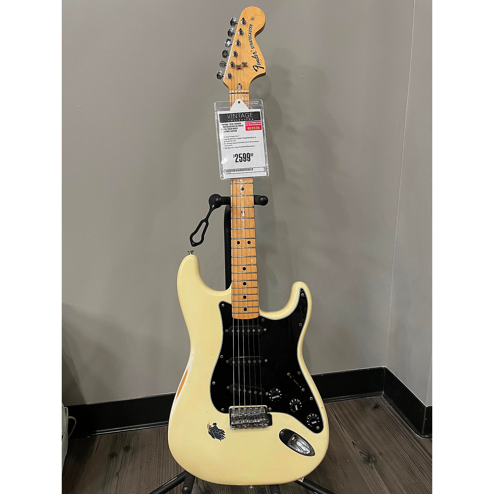 Used Fender 1976 Stratocaster Solid Body Electric Guitar Olympic White ...