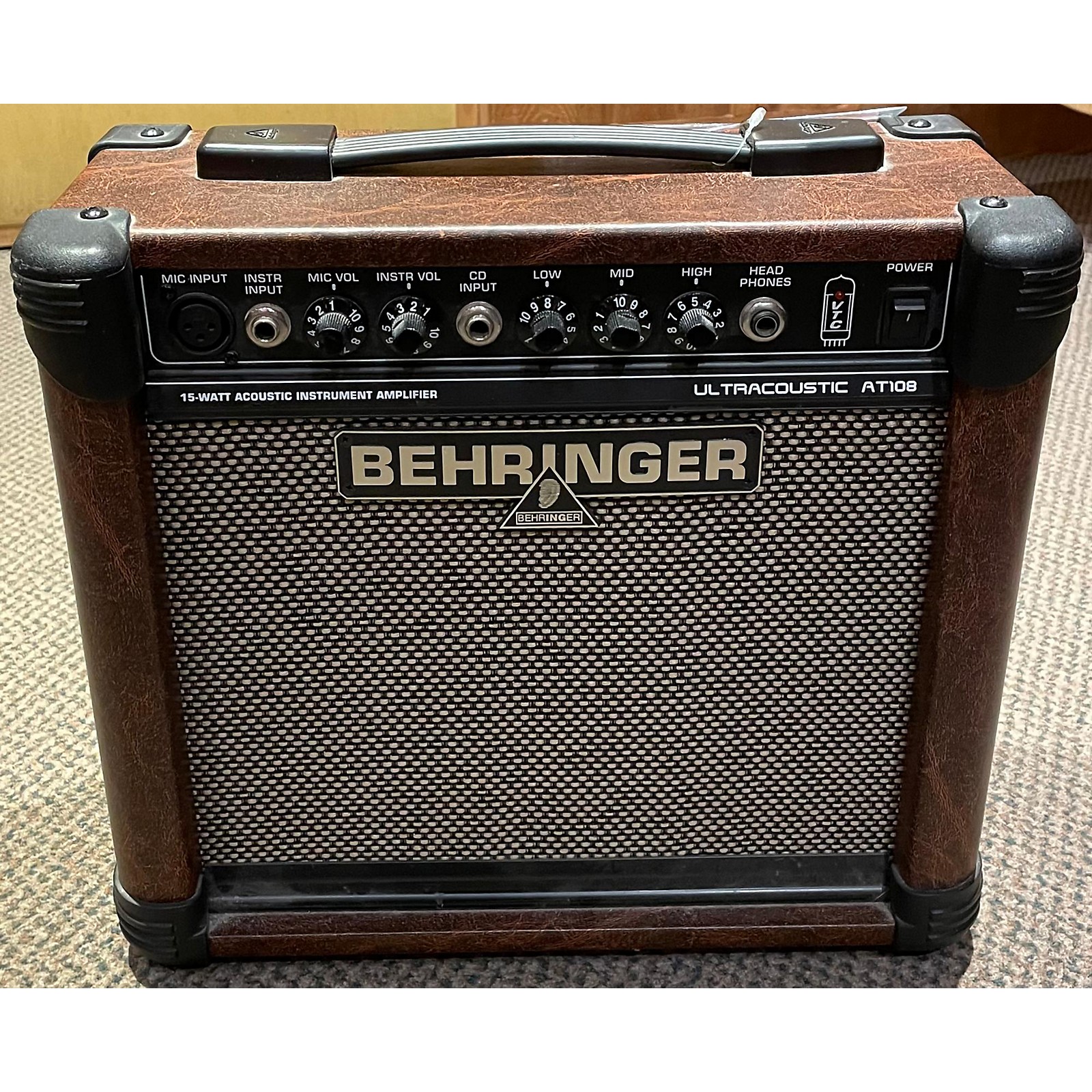Used Behringer AT108 1X8 15W Ultracoustic Acoustic Guitar Combo Amp ...