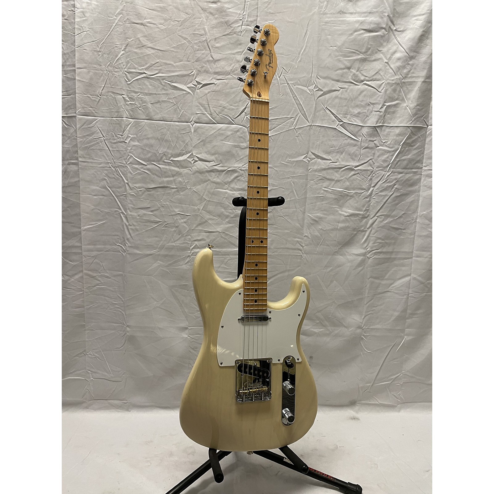 Used Fender 2018 Limited Edition Whiteguard Strat Solid Body Electric ...