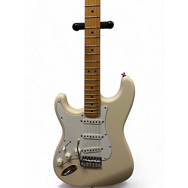 Used Fender Used Fender 1968 REISSUE STRATOCASTER VINTAGE WHITE Solid ...