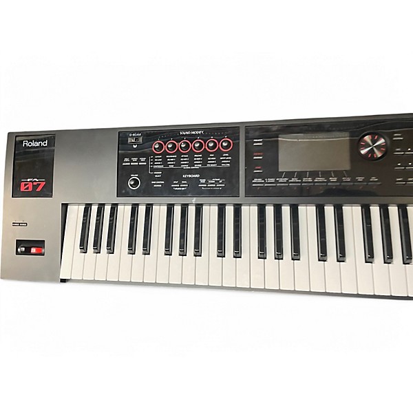 Used Roland Used Roland Fantom 07 Keyboard Workstation | Guitar Center