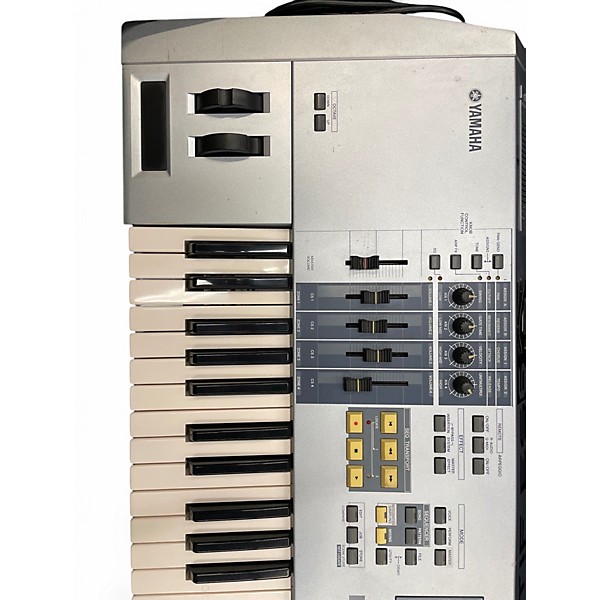 Used Yamaha Used Yamaha Motif ES6 61 Key Keyboard Workstation | Guitar ...