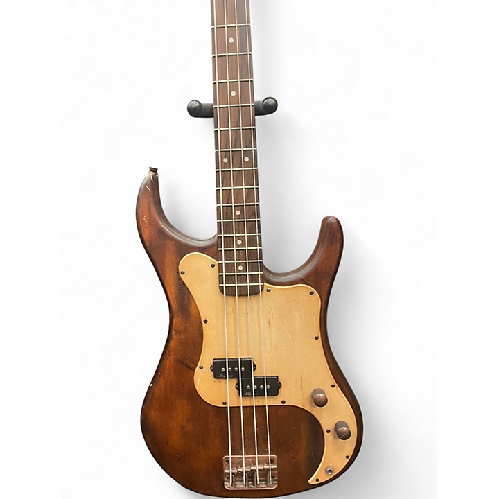 AXL tuners, solid state amplifiers, chorus effects, delay effects ...