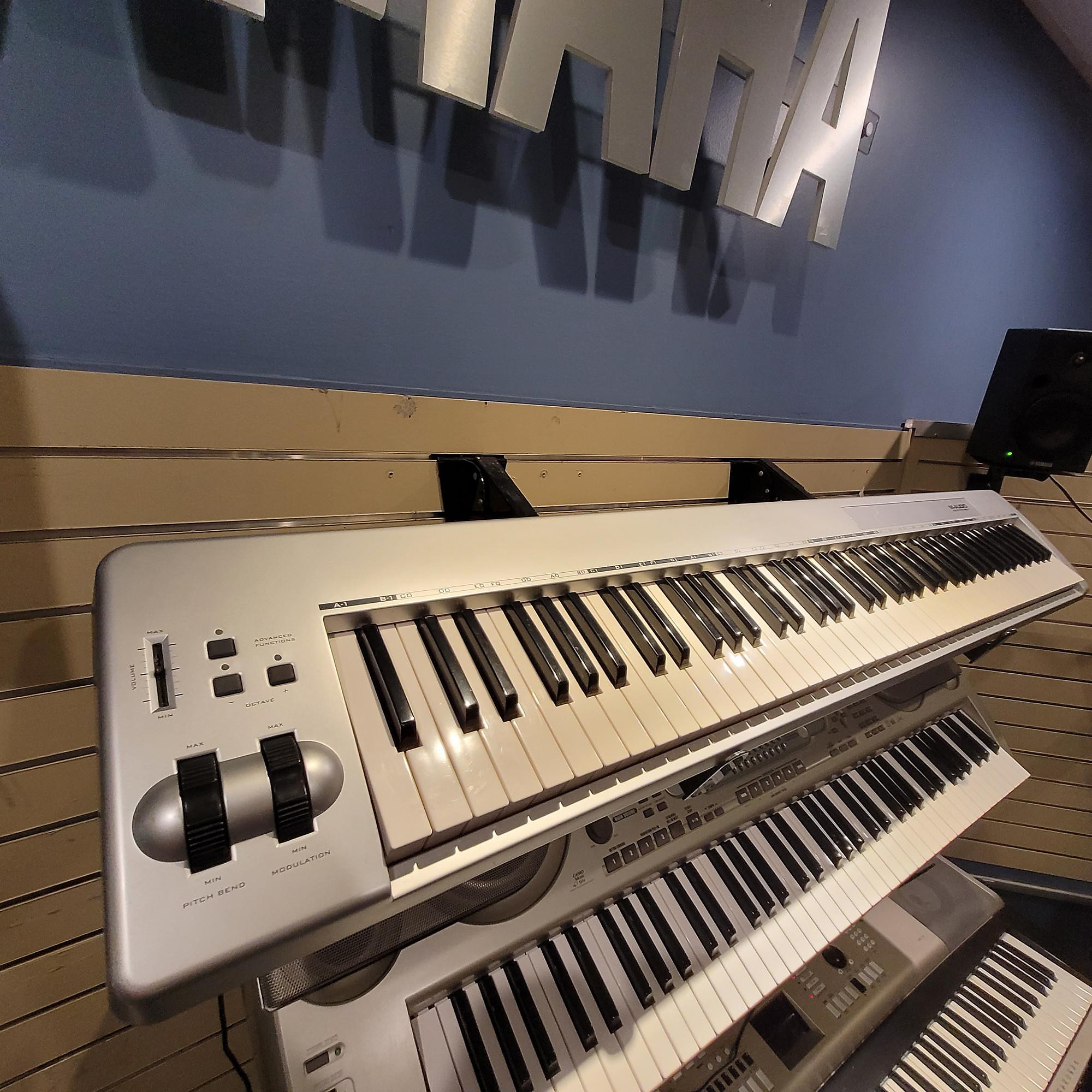 Used M-Audio Keystation 88ES MIDI Controller | Guitar Center